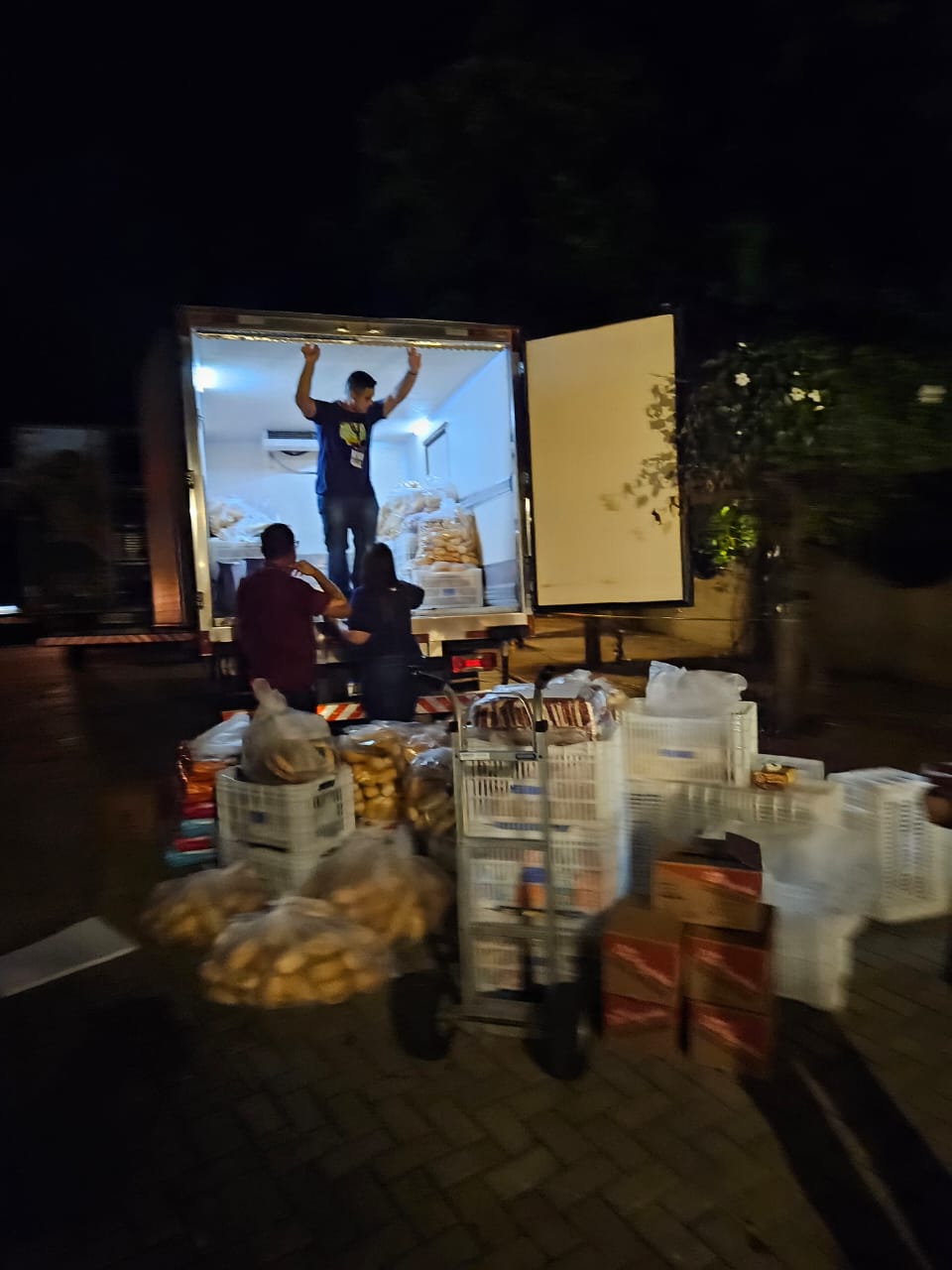 APAS doa 678,8 quilos de alimentos a instituições sociais de São José ...